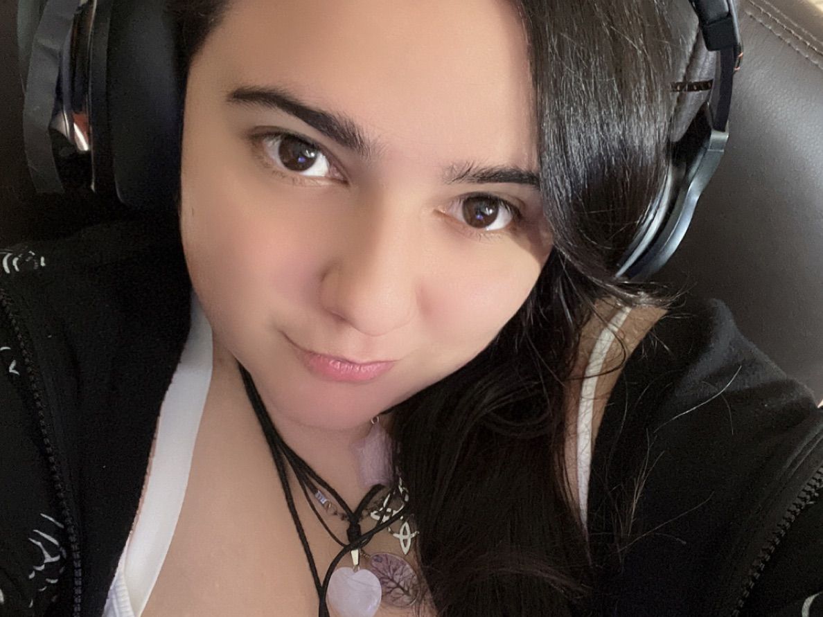 MiniEve's profile - E-Pal